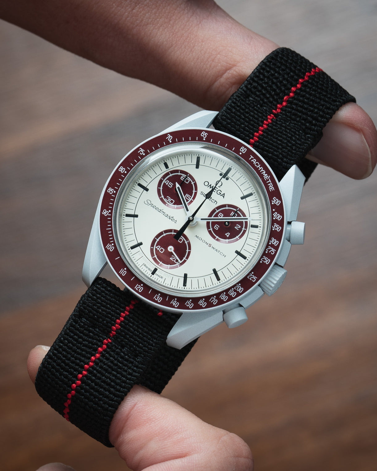 Elastic Loop Black/Red - Fabric Watch Strap | Delugs
